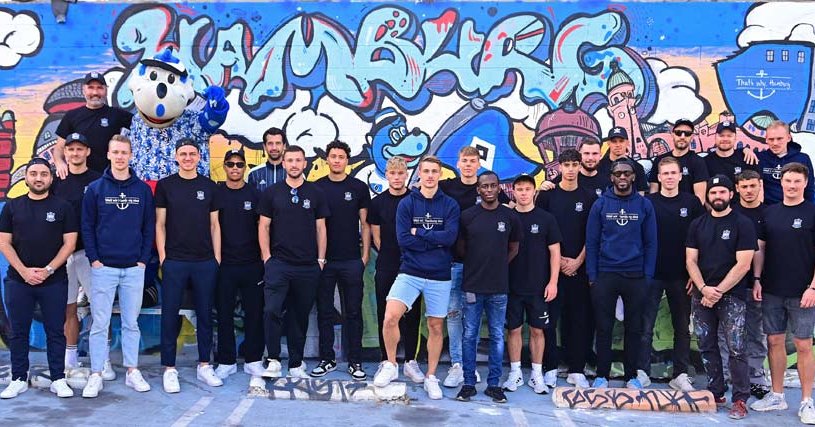 HSV x HAMBURG X LA – Rothosen hinterlassen Graffiti | HSV.de
